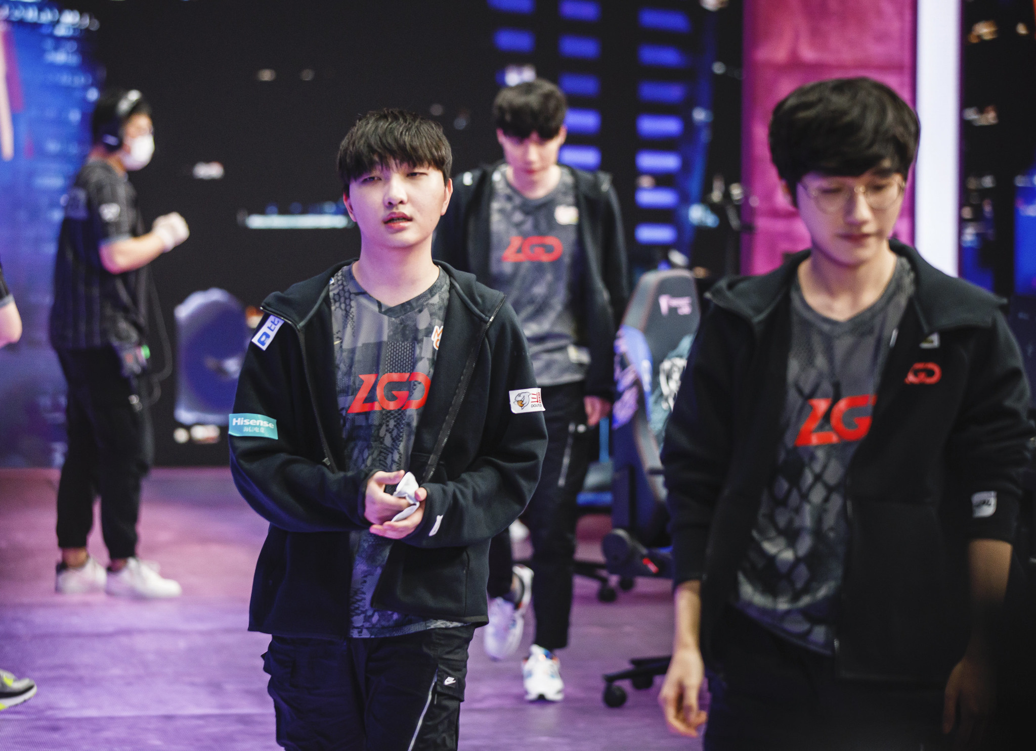 入圍賽 Day2 / LGD 再輸外卡一勝難求，UOL 鬼之BP豪取兩勝！ - EXP.GG