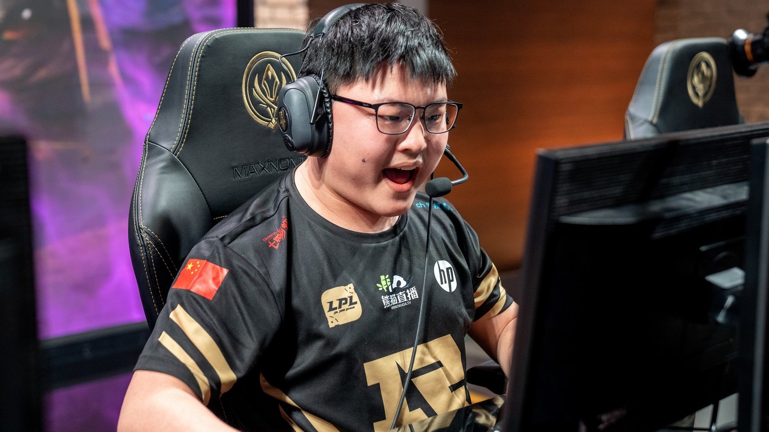夏季賽結束後試訓拚復出？Uzi：「我只有鑽一得加油，不然我怕沒隊伍要我。」 - EXP.GG